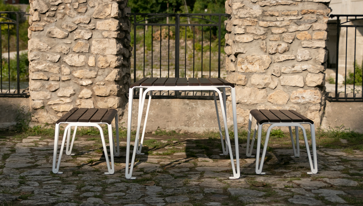 Table Iconic : Design Durable Et Moderne | Maglin