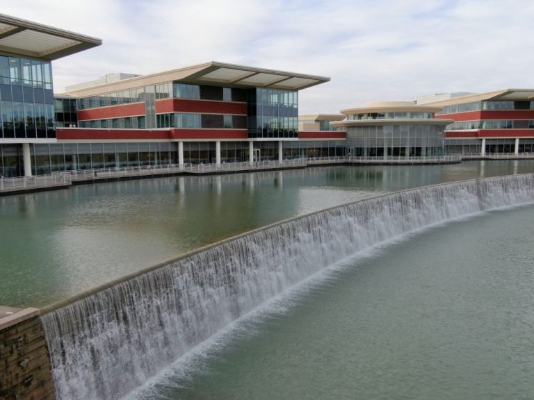 Northwestern Medicine Lake Forest Hospital - Amphitheater - Maglin